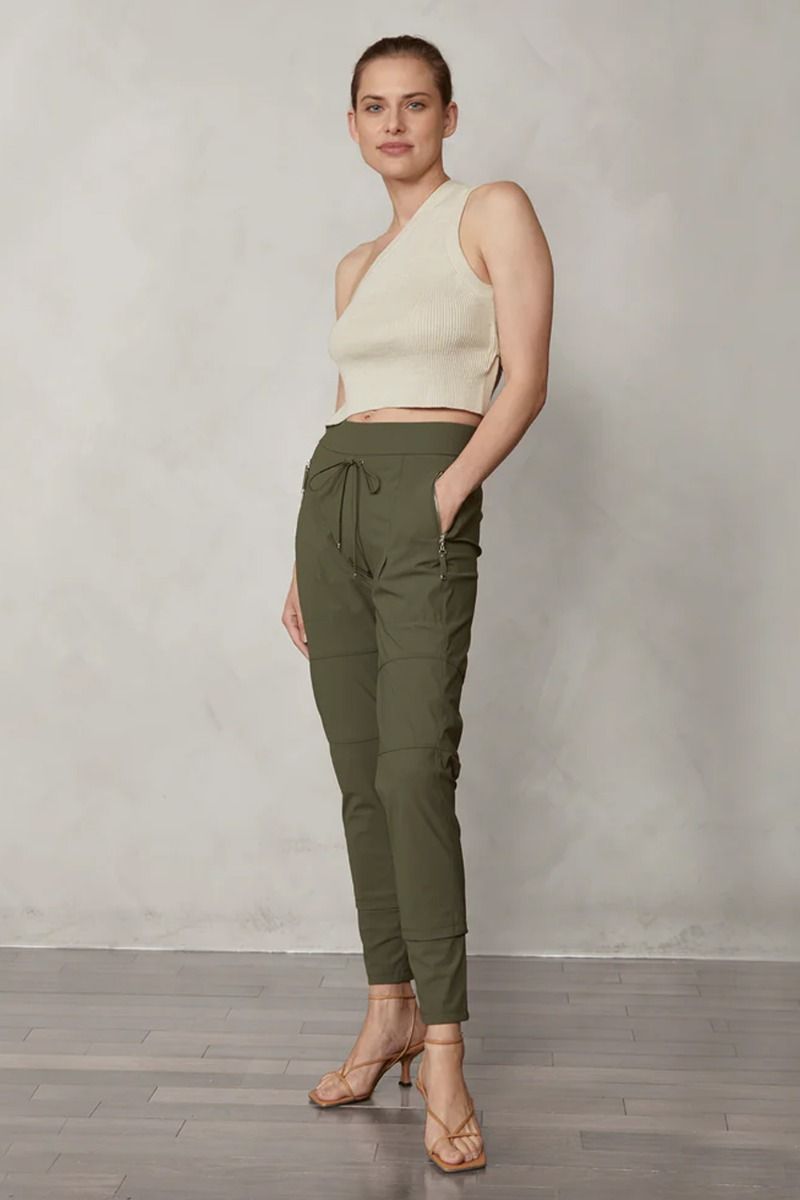 Reads Online RAFFAELO R CANDY PANT